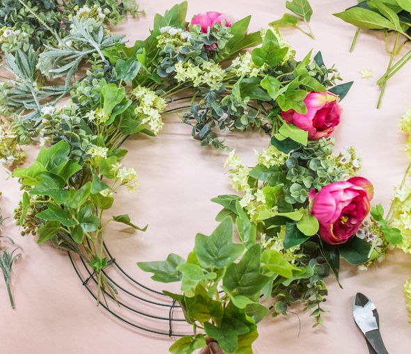 How To Use A Wire Wreath Frame | The Koch Blog